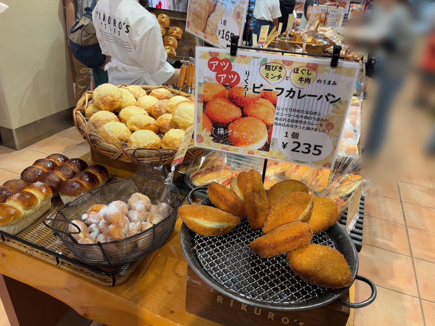 【りくろーおじさんの店 彩都の森店】がリニューアルオープン！大人気の焼きたてチーズケーキをホール食い☆ | べーかる夫婦